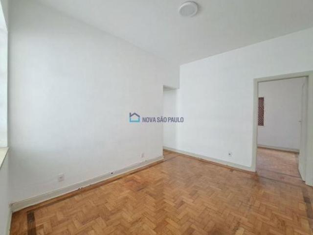 Apartamento à venda na Aclimação com 2 quartos
