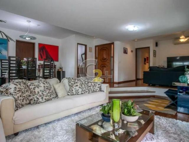 Apartamento à venda na Aclimação com 3 suítes e 2 vagas