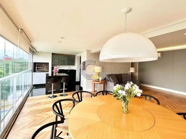 Apartamento á venda na Aclimação, 3 suítes, 3 vagas de garagem