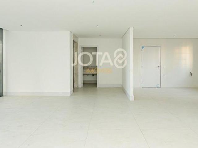Apartamento à venda na Água Verde