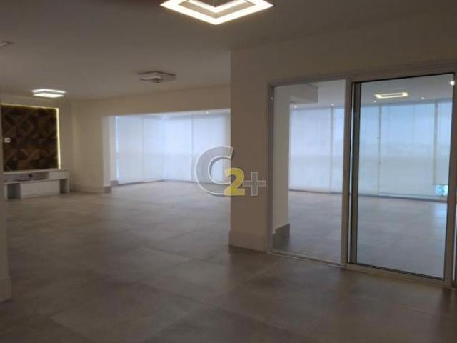 Apartamento à venda na Barra Funda, 4 suítes, 4 vagas de garagem
