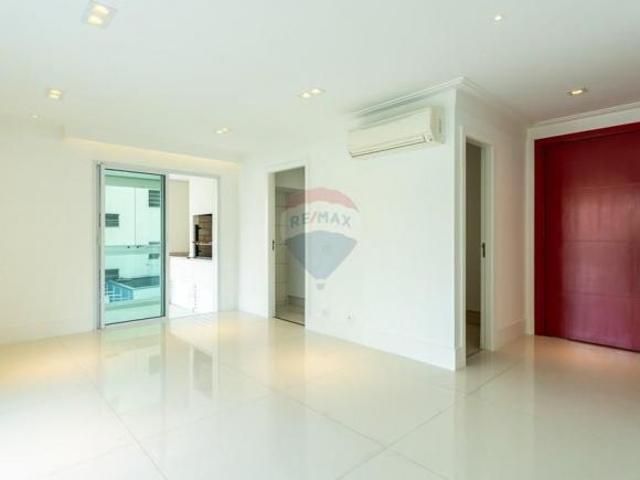 Apartamento á venda na Cayowaa, 2 suítes, 2 vagas, reformado