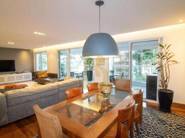 Apartamento à Venda na Chácara Santo Antônio, 241 m², 4 Suítes, 4 Vagas, Alto Padrão