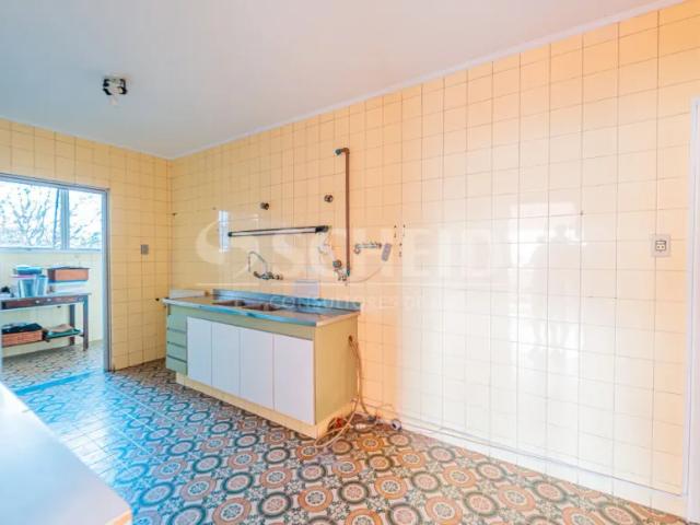 Apartamento à venda na Chácara Santo Antônio com 04 quartos e 01 suíte, próximo ai metrô Borba Gato