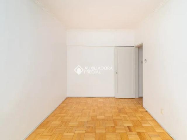 Apartamento à venda no bairro Cidade Baixa com 75m² e 2 dormitórios/quartos disponíveis