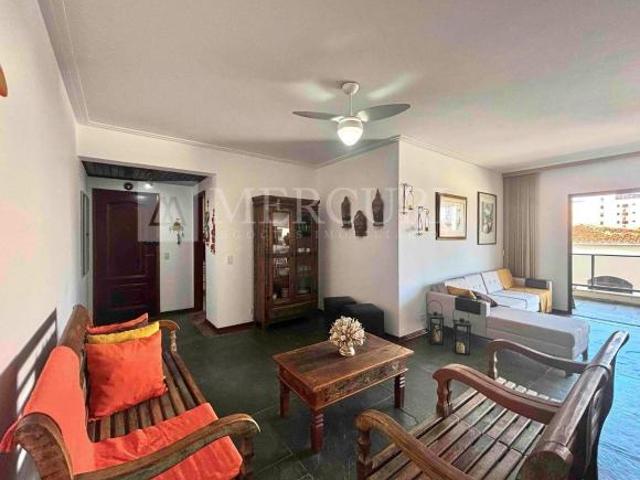 Apartamento à Venda na Enseada com Varanda