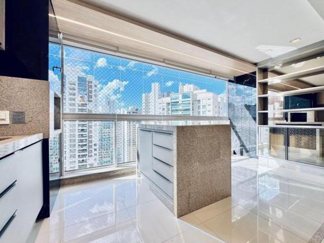 Apartamento à venda na Gleba Palhano em Londrina com piscina