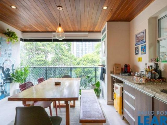 Apartamento à venda na Granja Julieta