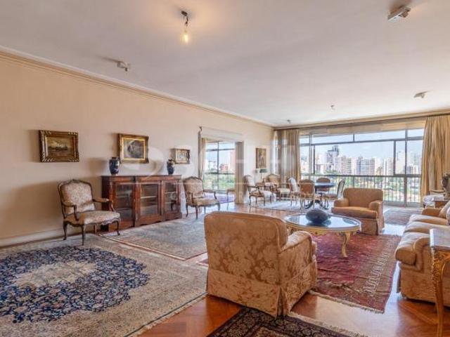 Apartamento á Venda na Higienópolis com 408m², 4 quartos sendo 1 suíte, 4 vagas