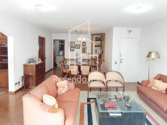 Apartamento á venda na Indianópolis com 158m², 4 quarto e 2 vaga