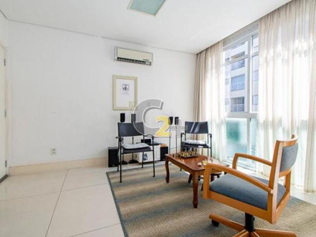 Apartamento à venda na Jardim Paulista com 3 quartos, sendo 1 suíte e 1 vaga