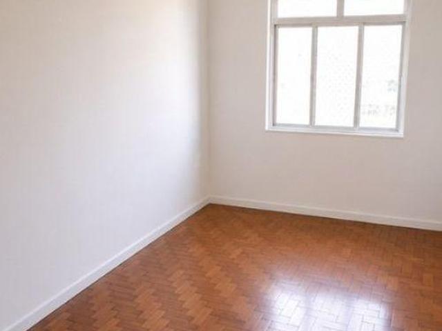 Apartamento à Venda na Liberdade – Localização Privilegiada ao Lado do Metrô