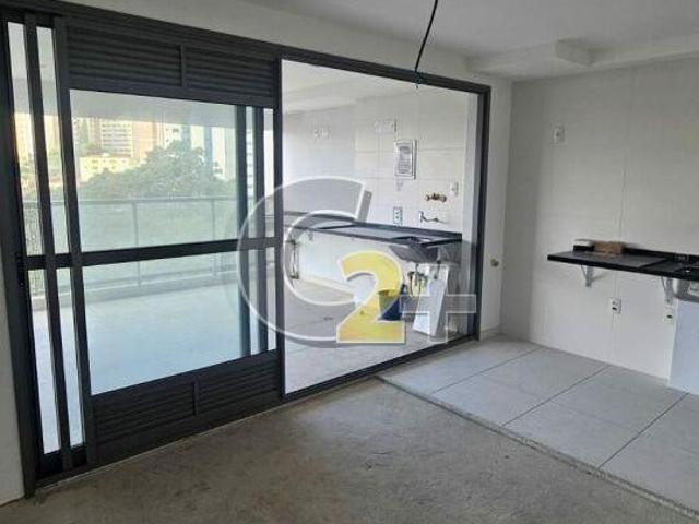 Apartamento à venda na Pompéia com 2 suítes e 1 vaga + deposito