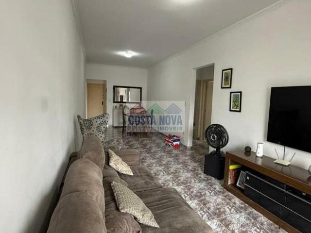 Apartamento à Venda na Ponta da Praia com 2 Quartos, Suíte e Garagem