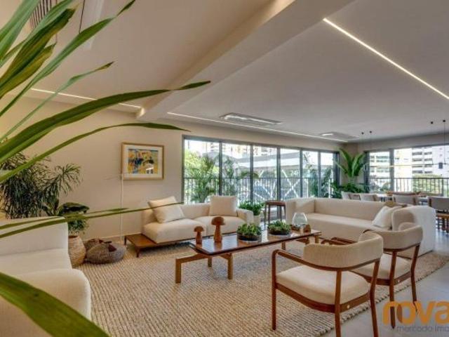 Apartamento á venda com 4 suítes na Praça do sol