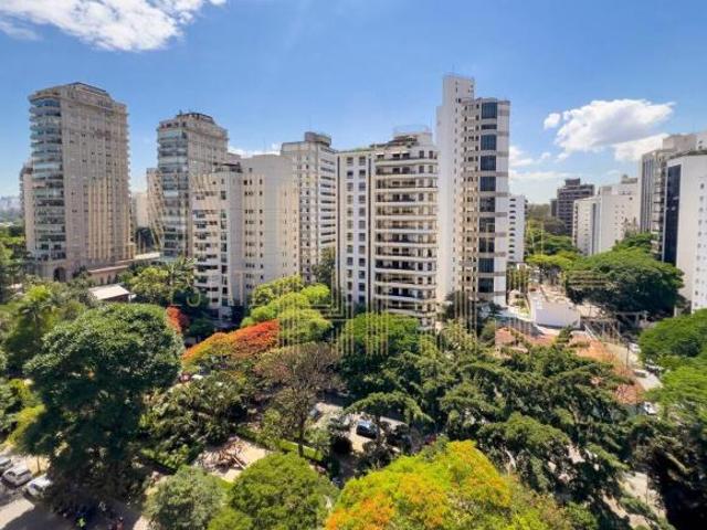 Apartamento à venda na Praça Pereira Coutinho/Vila Nova Conceição | 4 quartos