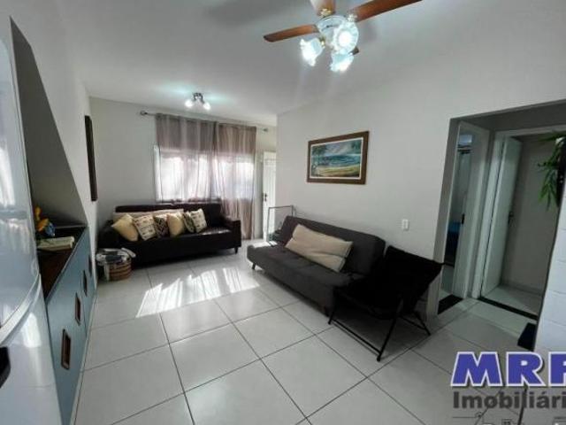 Apartamento à venda na Praia da Maranduba. 2 dormitórios. Com piscina. Há 350 metros da praia