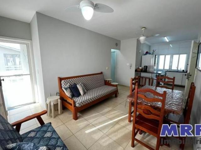 Apartamento a venda na Praia da Maranduba. Condominio com piscina. 2 dormitórios. Aceita financiamen