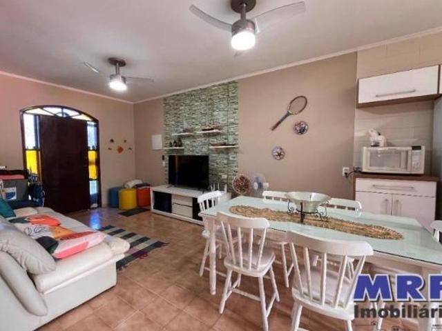 Apartamento à venda na Praia da Maranduba em Ubatuba. Condomínio com piscina. 2 quartos