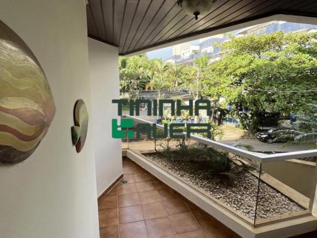 Apartamento à venda na Praia da Enseada, 2 quartos sendo 1 suíte, Guarujá, SP