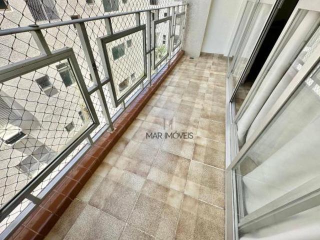 Apartamento á venda na praia da Enseada, apenas 3 quadras do mar!