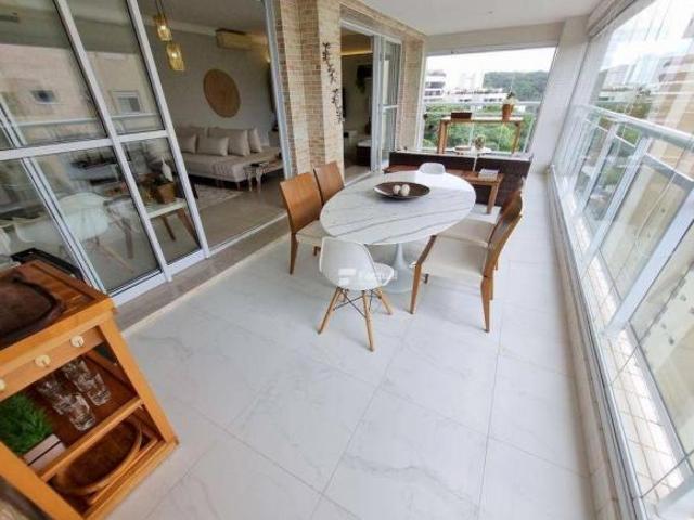 Apartamento à venda na Praia da Enseada Guarujá / SP