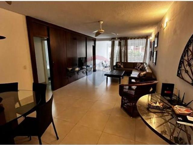 Apartamento a venda na praia da enseada Guaruja SP
