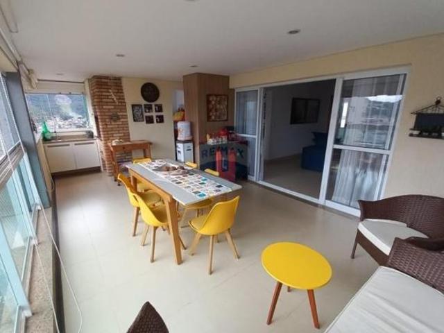 Apartamento a venda na praia da Enseada Guarujá SP