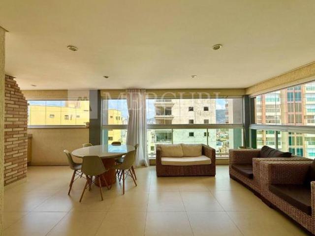 Apartamento à venda na Praia da Enseada em Guarujá