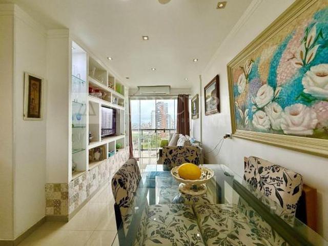 Apartamento à venda na Praia da Enseada em Guarujá