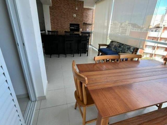 Apartamento à venda na praia da Enseada em Guarujá