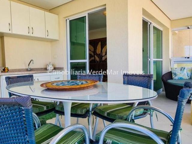 Apartamento à venda na praia da Enseada em Guarujá