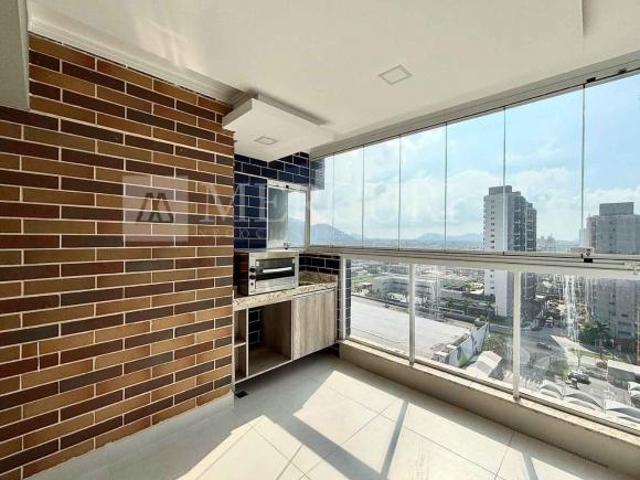 Apartamento à venda na Praia da Enseada em Guarujá