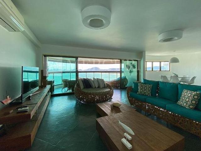 Apartamento à venda na Praia da Enseada em Guarujá