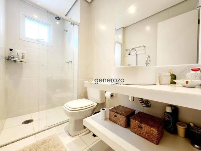 Apartamento a venda na praia da Enseada, frente ao mar, varanda gourmet, 03 dormitórios, 03 vagas de