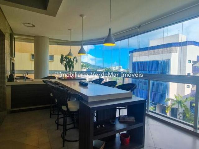 Apartamento à venda na praia da Enseada no Guarujá
