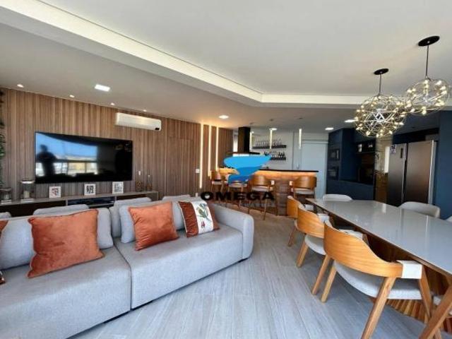 Apartamento à venda na praia da Enseada no Guarujá I Omega Imoveis