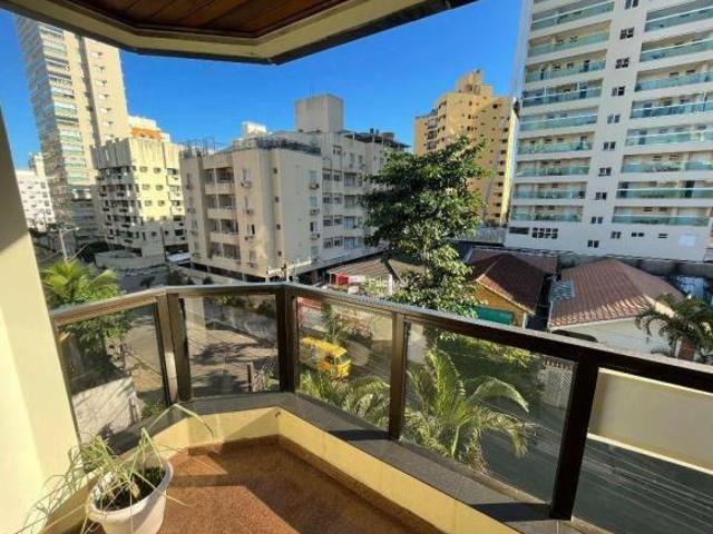 Apartamento à venda na Praia da Enseada no Guarujá / SP