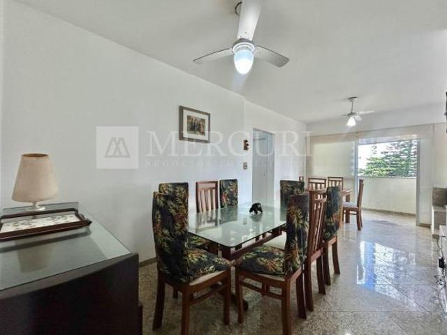 Apartamento à venda na Praia da Pitangueiras em Guarujá