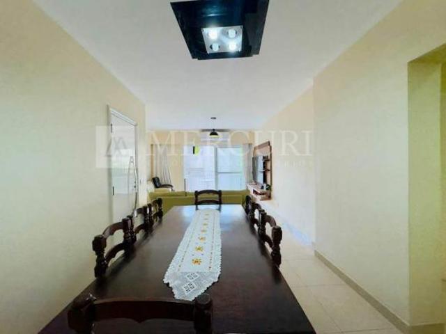Apartamento à venda na Praia da Pitangueiras em Guarujá