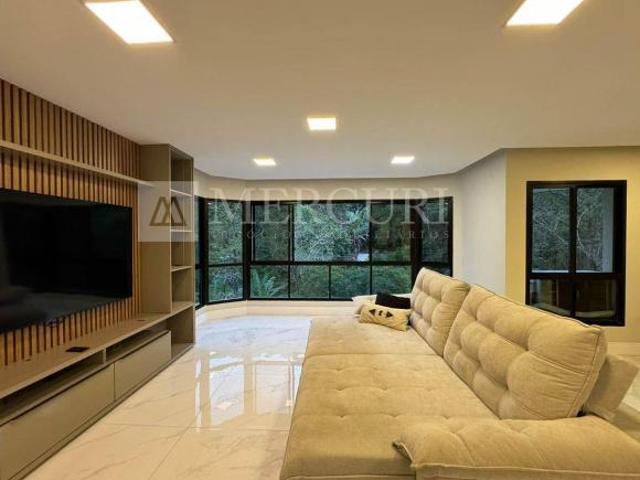 Apartamento à venda na Praia da Pitangueiras em Guarujá