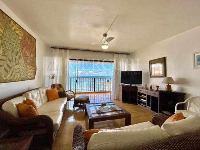 Apartamento à venda na Praia da Pitangueiras em Guarujá