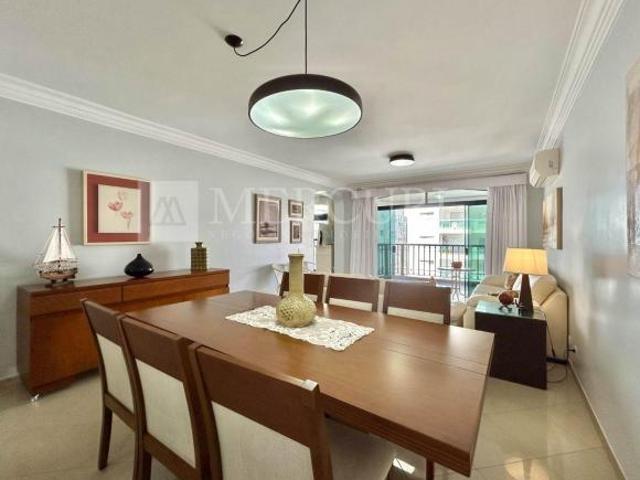 Apartamento à venda na Praia da Pitangueiras em Guarujá