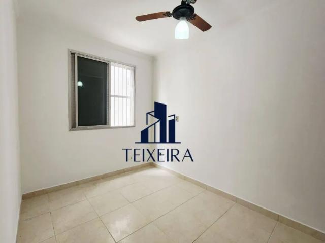 Apartamento a venda na praia das Pitangueiras, 02 dormitórios, com sacada e garagem