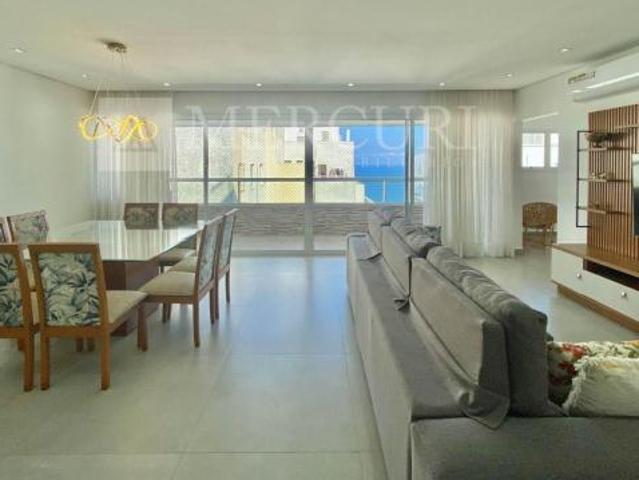 Apartamento à venda na Praia das Pitangueiras em Guarujá