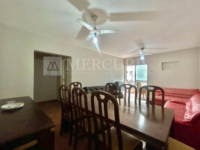 Apartamento à venda na Praia das Pitangueiras em Guarujá