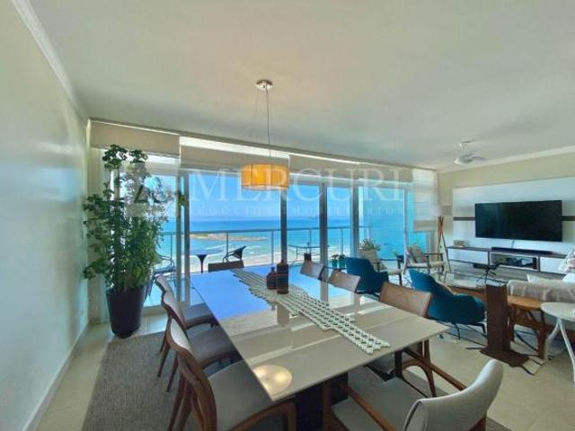 Apartamento à venda na Praia das Pitangueiras em Guarujá