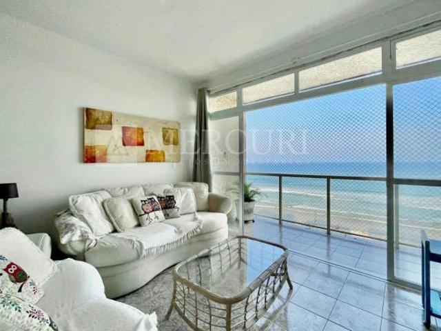 Apartamento à venda na Praia das Pitangueiras em Guarujá