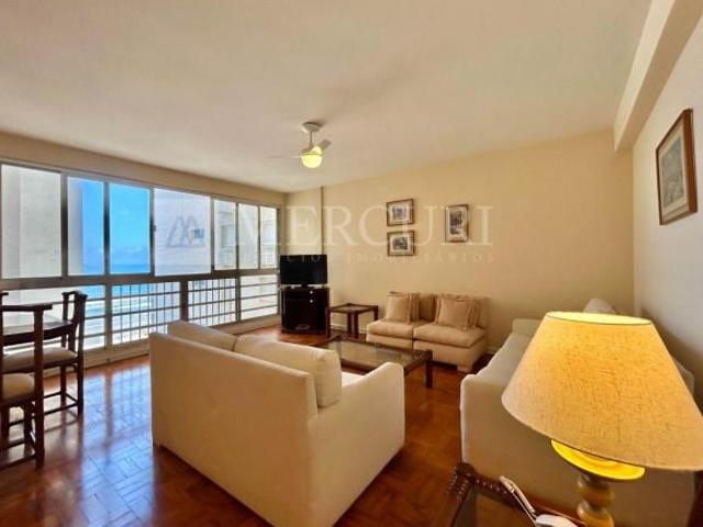 Apartamento à venda na Praia das Pitangueiras em Guarujá