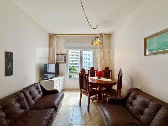 Apartamento à venda na Praia das Pitangueiras em Guarujá